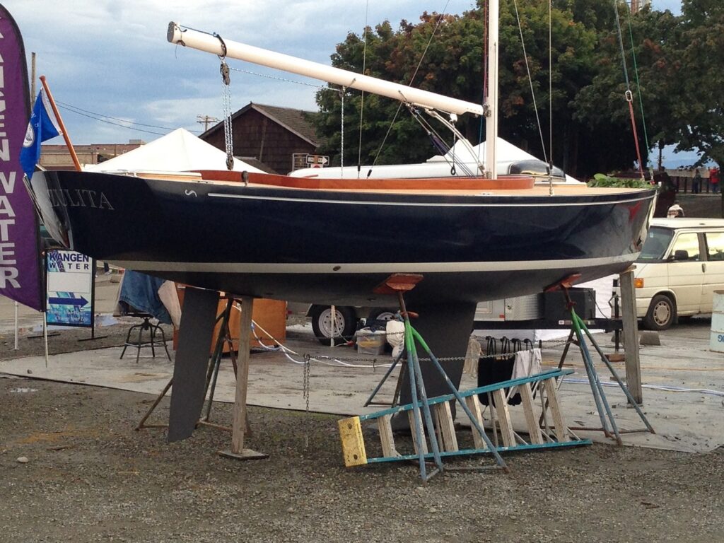 Azulita stbd side - Stephens Waring Yacht Design